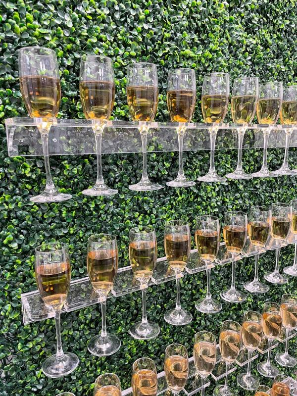 How To Choose And Organize The Perfect Champagne Glass Storage Rack for ...