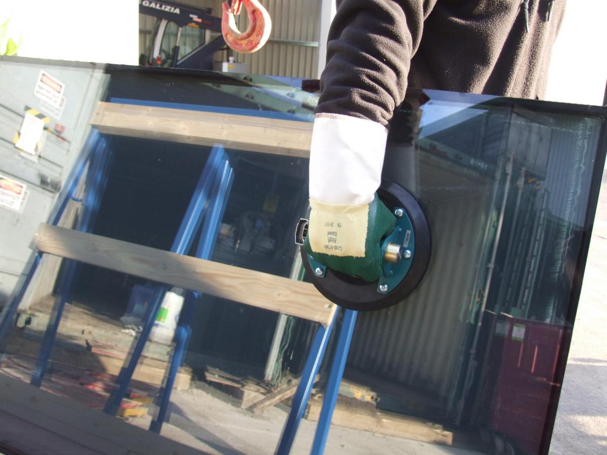 What Are Glass Lifting Hand Tools And How Do They Work? - Nobler Glass